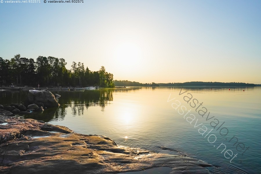 Kuva: Auringonnousu Haukilahden rannalla - aurinko aurinkoinen aikainen ...