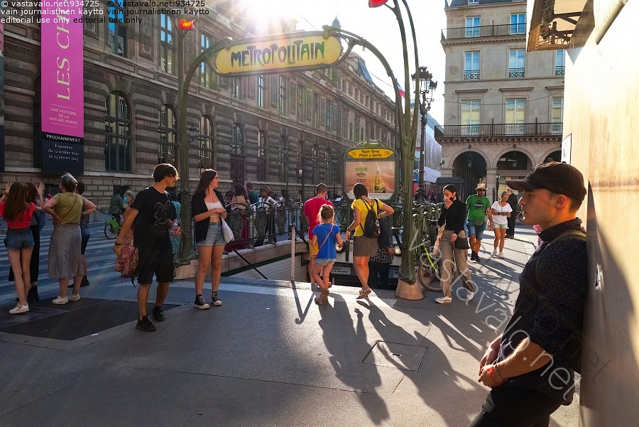 Kuva: Metroasema Pariisissa - metro metroasema maanalainen sisäänkäynti ...