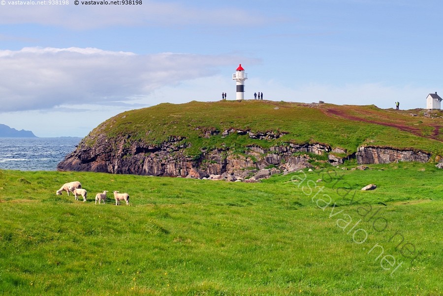Kuva: Børhellan majakka Vesterålenin rannikolla - majakka merenkulku ...