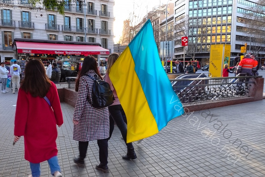 Kuva: Ukrainan lippu Barcelonan kadulla - Ukraina Ukrainan lippu ...
