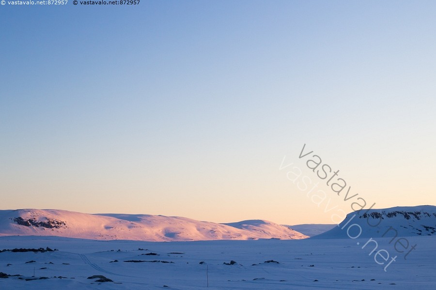 Kuva: Tuntureilla - tunturi tunturit yötönyö ilta auringonlasku ...
