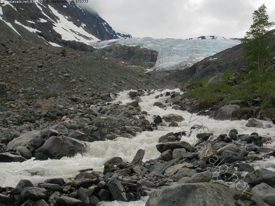 Kuva: Sulava jäätikkö - Vestbreen jäätikkö sulaa jäätikköjoki virtaus ...