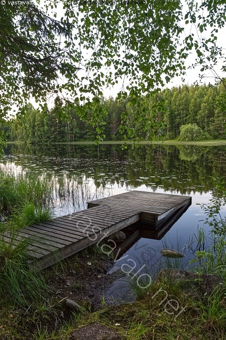 Kuva: Kesäinen laituripaikka - Kortteinen Kärenkoski järvi vesi ranta ...